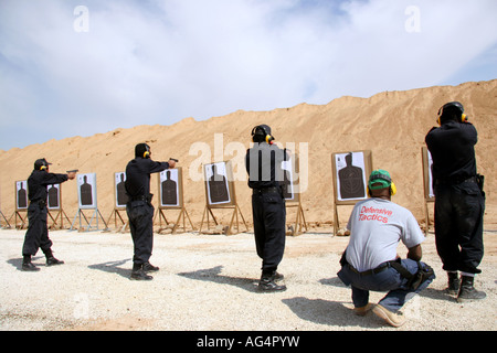Iraqi police officers on a firing range Stock Photo - Alamy