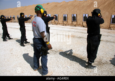 Iraqi police officers on a firing range Stock Photo - Alamy