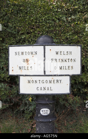 Milestone waymarker signpost on the Shropshire union canal near Market ...