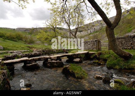 Stone clapper bridge at Malham Cove North Yorkshire Stock Photo - Alamy