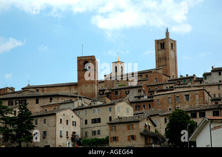 Sarnano hilltop town Marche Italy Italian Historic Stock Photo - Alamy