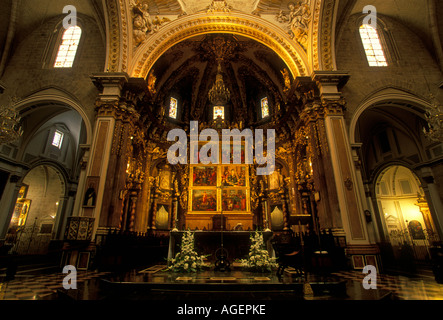 high altar, altar, nave, apse, barrlel-vaulted ceiling, Cathedral ...