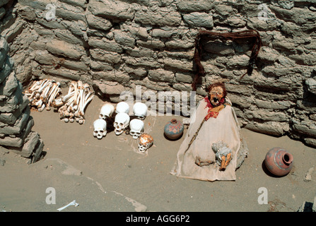 acient human remains/skeleton in grave, Chauchilla cemetary, Nazca ...