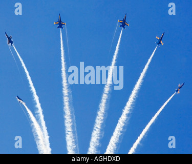 Performing US Navy Fighter Planes Flying in Formation Stock Photo - Alamy