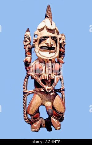 Uli Figure with two smaller figures on the shoulders Nord New Ireland ...