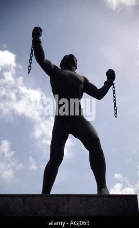 Freed Slave statue - Emancipation Statue is the work of Barbados' best ...