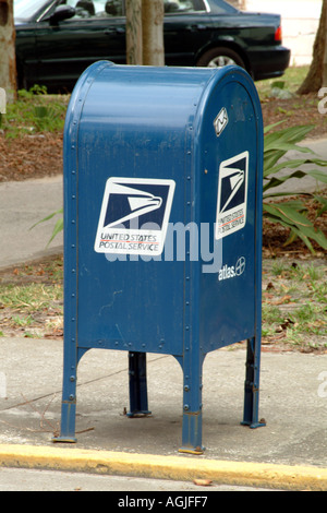 An old U.S. Mail drop box for outgoing mail Stock Photo - Alamy