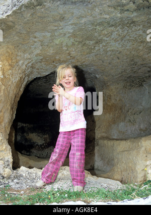 Lucy in Greco Roman graves Sicily Italy Stock Photo - Alamy
