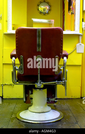 Vacant beauty salon Stock Photo - Alamy