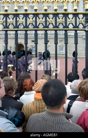 BUCKINGHAM PALACE CROWDS WATCH CHANGING OF THE GUARDS IN LONDON ; 13 ...