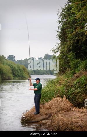 A MAN FISHING ON THE RIVER SEVERN NEAR TEWKESBURY GLOUCESTERSHIRE UK ...
