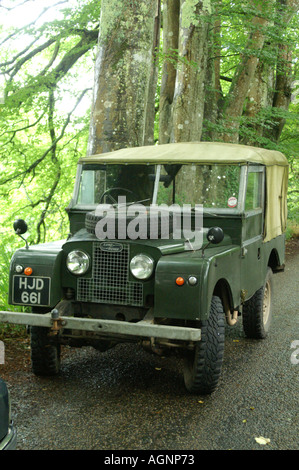 A rare Series one Land Rover with split windscreen Stock Photo - Alamy