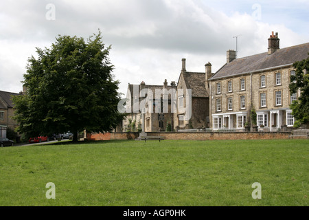 The village green, Shipton under Wychwood Village, Oxfordshire ...