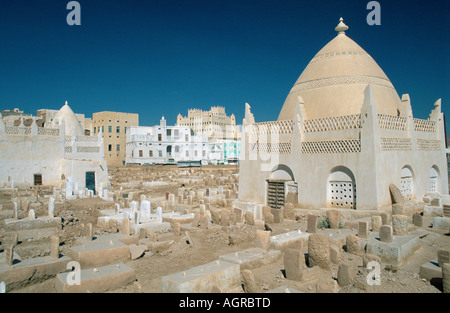 Muslim cemetery, Sayun, Wadi Hadramaut, Seyun, Yemen Stock Photo - Alamy