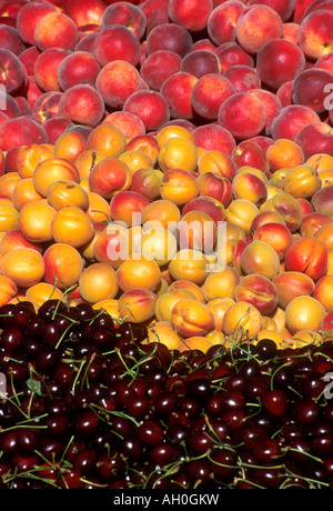 Cherries market stand Stock Photo - Alamy