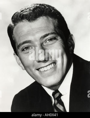 ANDY WILLIAMS American singer Stock Photo - Alamy