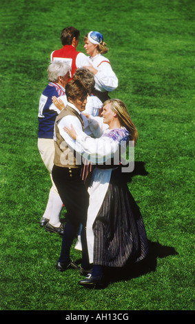 Couples in traditional Swedish folk costumes parade at midsummer ...