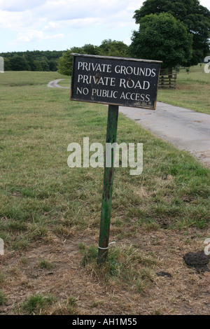 Access to countryside, Private No Public Right of Way sign on gate to ...