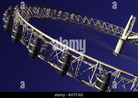 The London Eye during its construction phase Stock Photo - Alamy