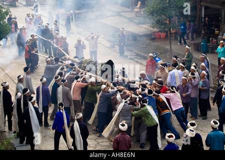 Traditional Chinese funeral procession Stock Photo - Alamy