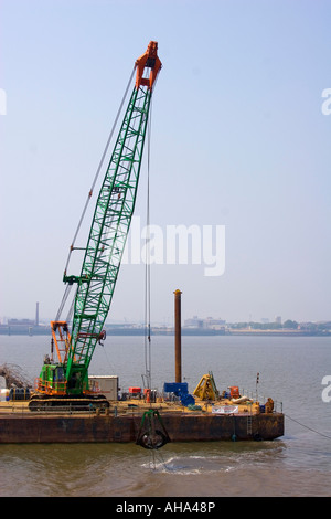 Dredging the Manchester Ship Canal Stock Photo - Alamy