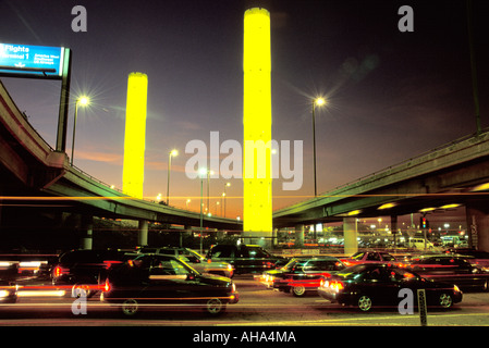 Paul Tzanetopoulos LAX Gateway Pylon Project Kinetic Light Installation ...