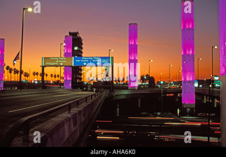 Kinetic light installation at dusk. LAX Gateway Pylon Project, Los ...