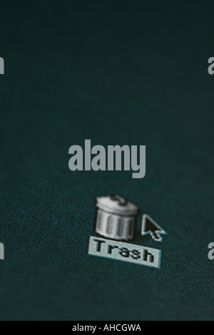 Recycle bin icon on a computer screen Stock Photo - Alamy