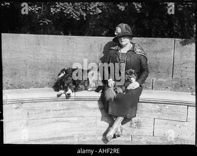 The Countess of Warwick, Frances Evelyn Maynard, Lady Brooke, leaving ...