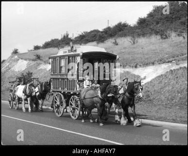 A gipsy family in their traditional caravan, on Wrotham Hill, Kent ...