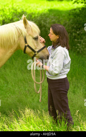 RE HORSE WHISPERER NICOLE GOLDING WHO USED HER TECHNIQUES TO HELP THE ...