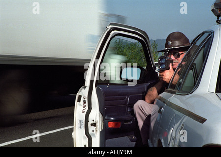 Police officer using hand held speed gun Stock Photo - Alamy