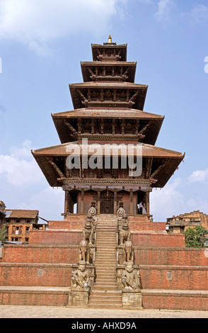 Five-story Hindu Nyatapola Temple rising in UNESCO World Heritage town ...