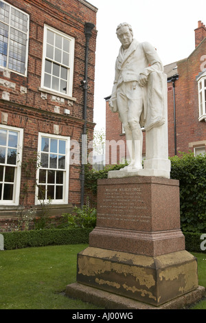 William Wilberforce statue outside Wiliam Wilberforce House High Street ...
