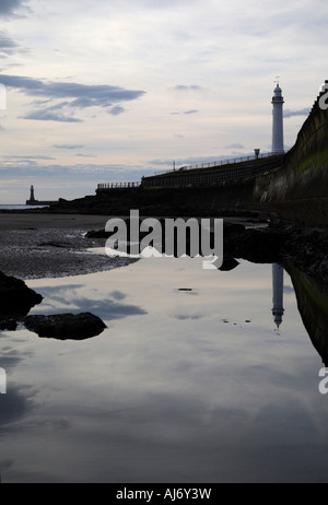 Seaburn Sea Wall 2 Stock Photo - Alamy