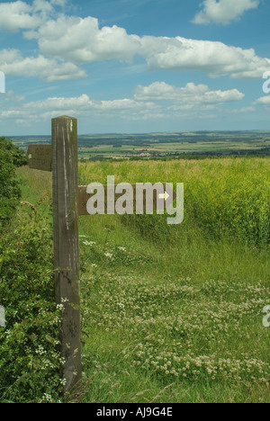 Yorkshire Wolds Way Sign Post Stock Photo - Alamy