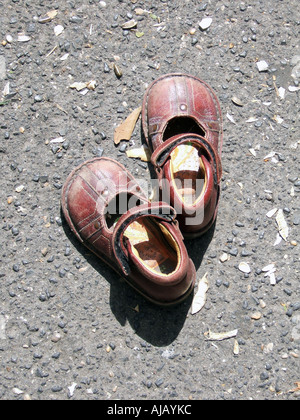 discarded shoes left on street Stock Photo - Alamy