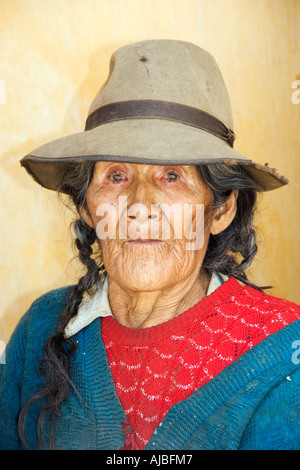 Elderly Peruvian lady in traditional costume in Pisac Peru Stock Photo ...