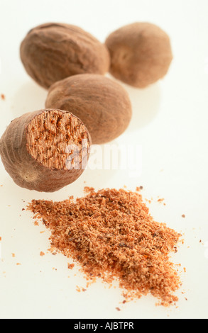 whole and grated nutmeg Stock Photo - Alamy