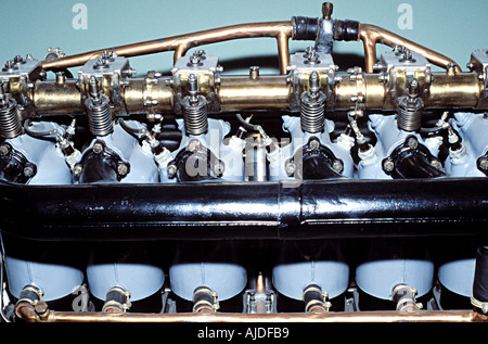 Inline 6 cylinder aircraft engine Stock Photo - Alamy