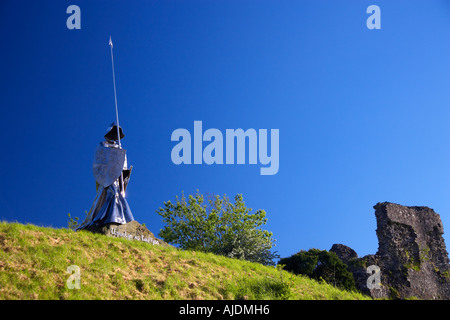 Llewelyn ap Gruffydd Statue outside Llandovery Castle, West Wales, UK ...