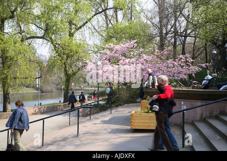 Berlin Charlottenburg Spree Charlottenburger Ufer Bank Stock Photo - Alamy