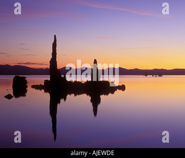 Sunset light on tufa formation, Mono Lake, Tufa State Natural Reserve ...