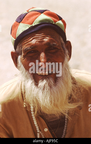 Pakistan man with white beard and colourful hat Stock Photo - Alamy