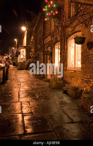 Burford high street in the winter snow. Burford, Cotswolds, Oxfordshire ...