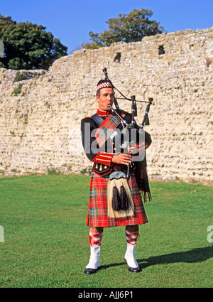 GB - SCOTLAND: Piper playing the bagpipes Stock Photo - Alamy