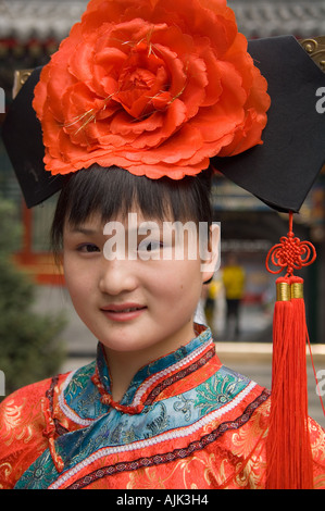 Manchu Women Wearing Traditional Dress Stock Photo - Alamy