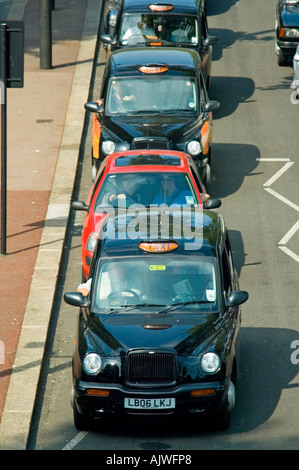A taxi rank in front of the Great Northern Hotel at King's Cross ...