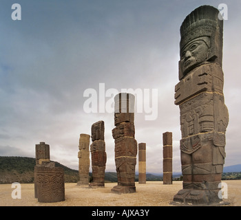 Telamones atlantes on Pyramid B Tlahuizcalpantecuhtli temple in Tula ...