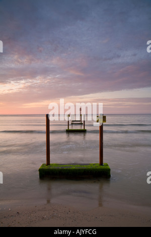A Beach Groyne or breakwater on Bournemouth beach Stock Photo - Alamy